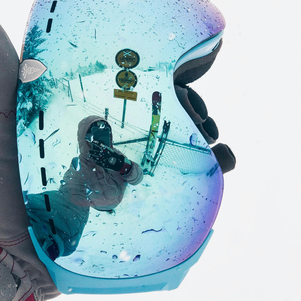Best Goggle Lenses & Helmet Fit Guide for Skiers – Delancey Sports